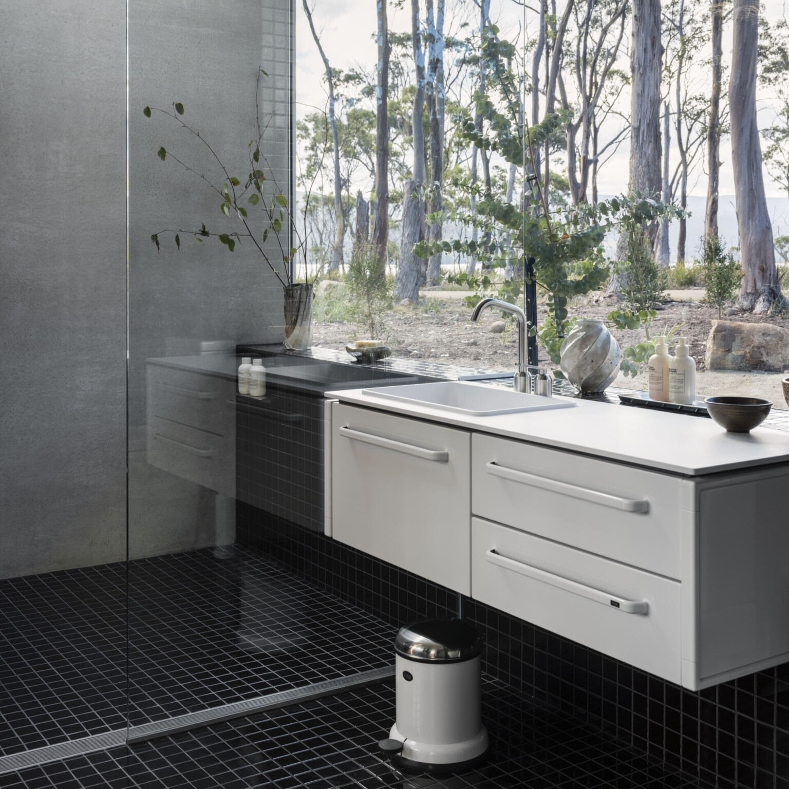 Vipp Tunnel – A striking and sustainable guesthouse set in Tasmania ...