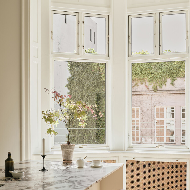 A Copenhagen kitchen filled with Scandinavian elegance by Nordiska Kök ...