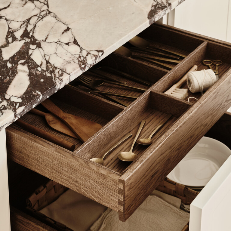 A Copenhagen kitchen filled with Scandinavian elegance by Nordiska Kök ...